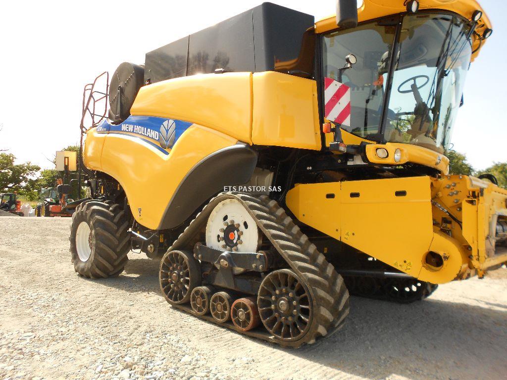 NEW HOLLAND CR9070 d'occasion - Moissonneuse-batteuse - 2013