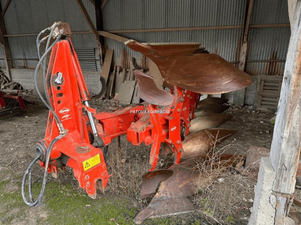 KUHN MULTIMASTER 121 d'occasion - Charrue - 2005