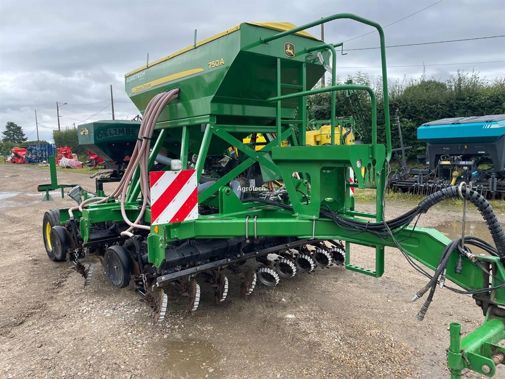 JOHN DEERE 750A d'occasion - Semoir à grains - 2015